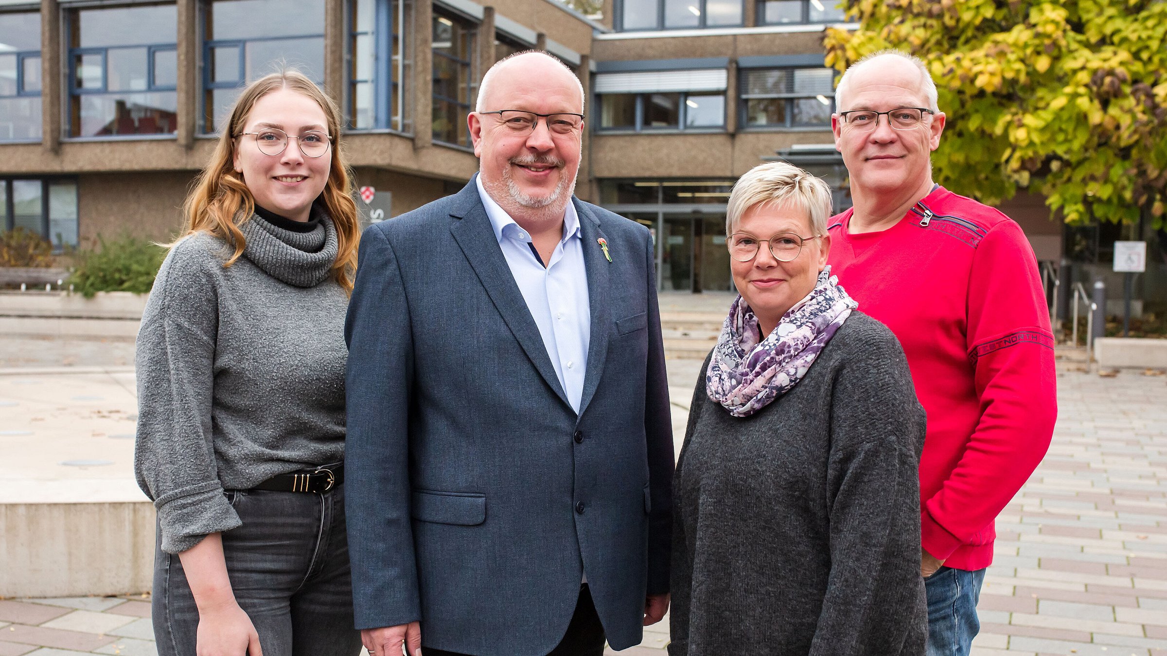 Versicherungs-Vertreter fordert Versmolds Bürgermeister heraus | Haller Kreisblatt - Versmold